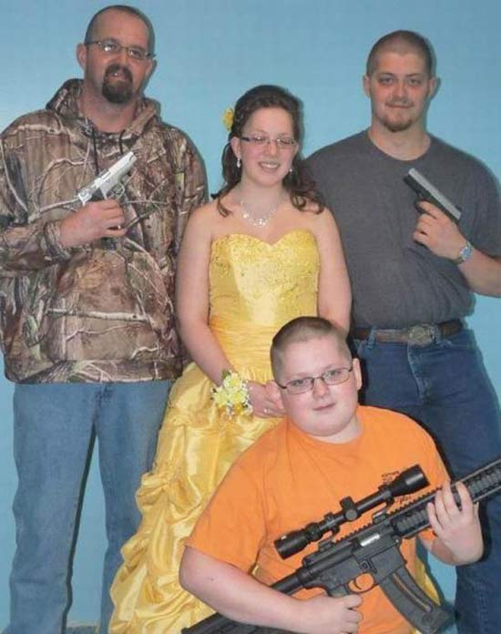 16 Awkwardly Funny Family Photos | Team Jimmy Joe